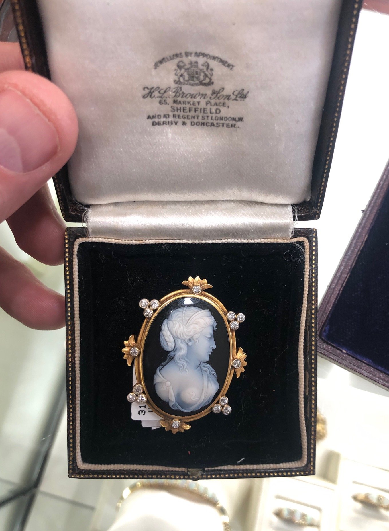 THE HISTORICAL EVOLUTION OF THE CAMEO